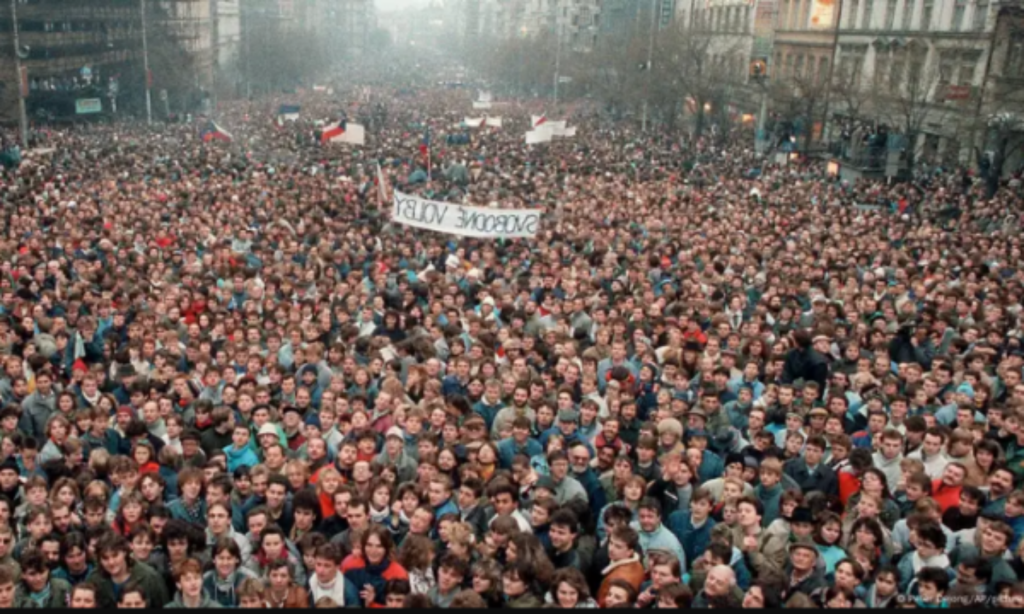 35 Years Ago: The Velvet Revolution in Czechoslovakia - Rks News