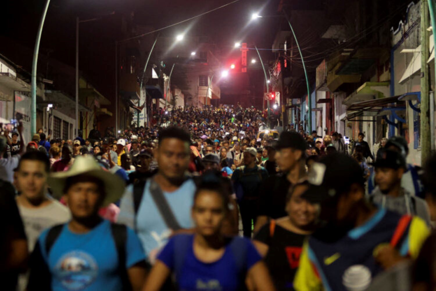 Caravan of 1,000 Migrants Heads Toward U.S. Border from Southern Mexico ...