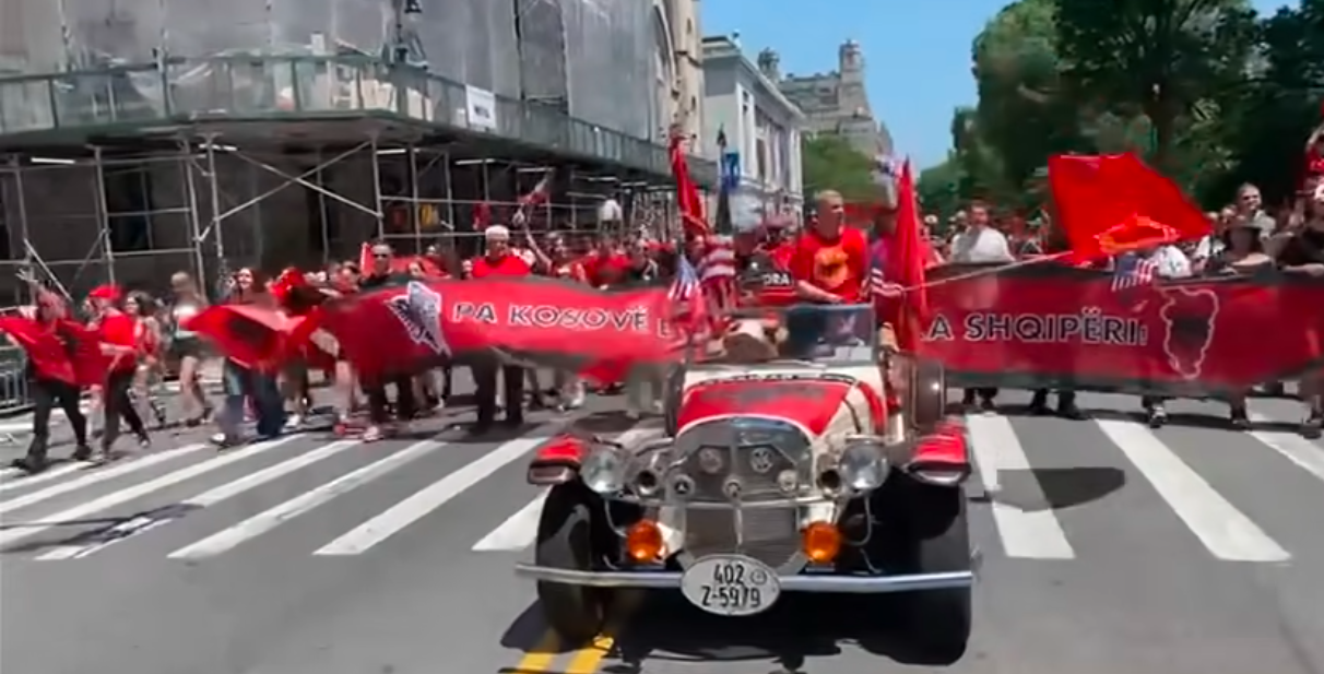Albanians "Conquer" New York in Red and Black Parade - Rks News