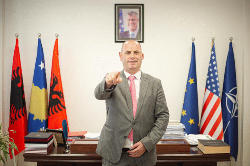 Lladrovci Opens New Party Office in Former PDK Branch in Drenas - Rks News