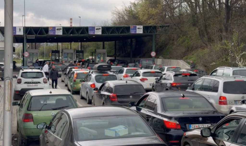 Full Ban on Heavy Transport Vehicles at Bllaca Border Crossing - Rks News