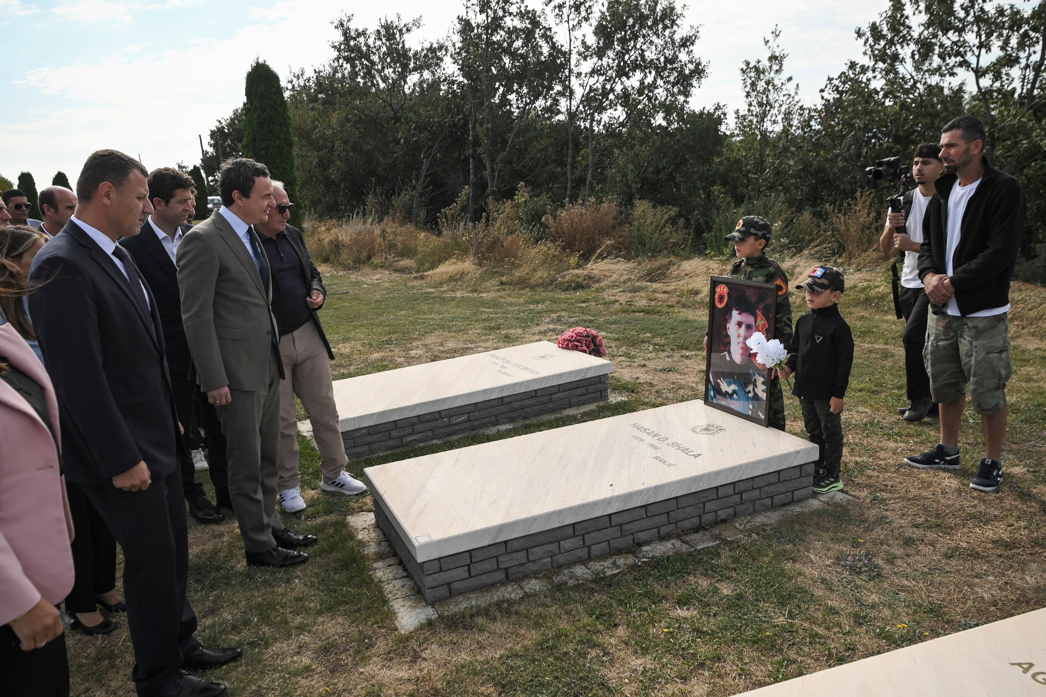 Kurti Pays Tribute to Commander Ismet Jashari - Rks News
