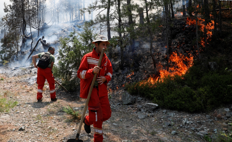 Albania to Reward Firefighters with Up to Three Months' Salary - Rks News