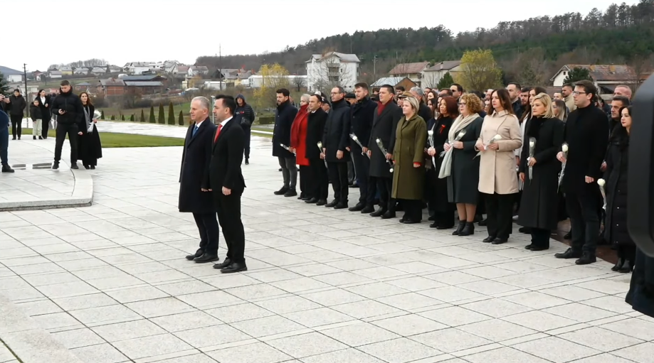 Basha and Vetëvendosje Members Pay Homage at Prekaz Memorial - Rks News