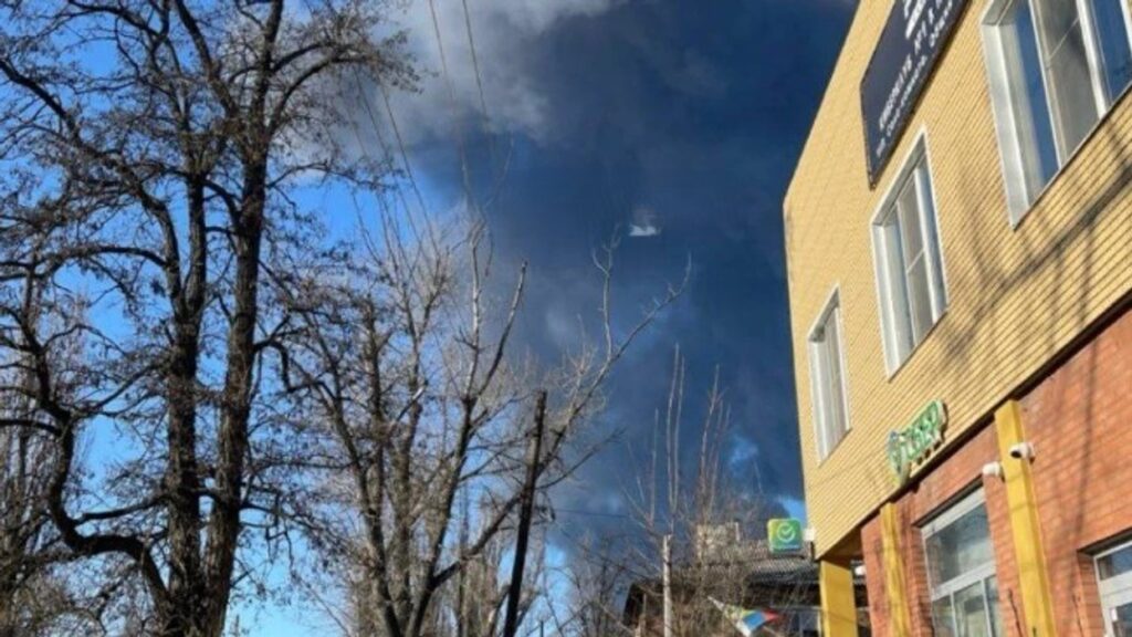 Major Fuel Refinery Burns in Russia Following Airstrike - Rks News